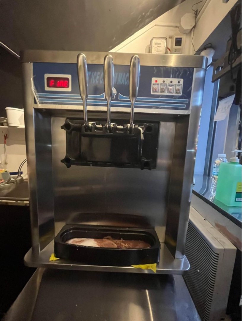 Soft serve ice cream machine - 3 nozzles - 2 flavors - with avr ...