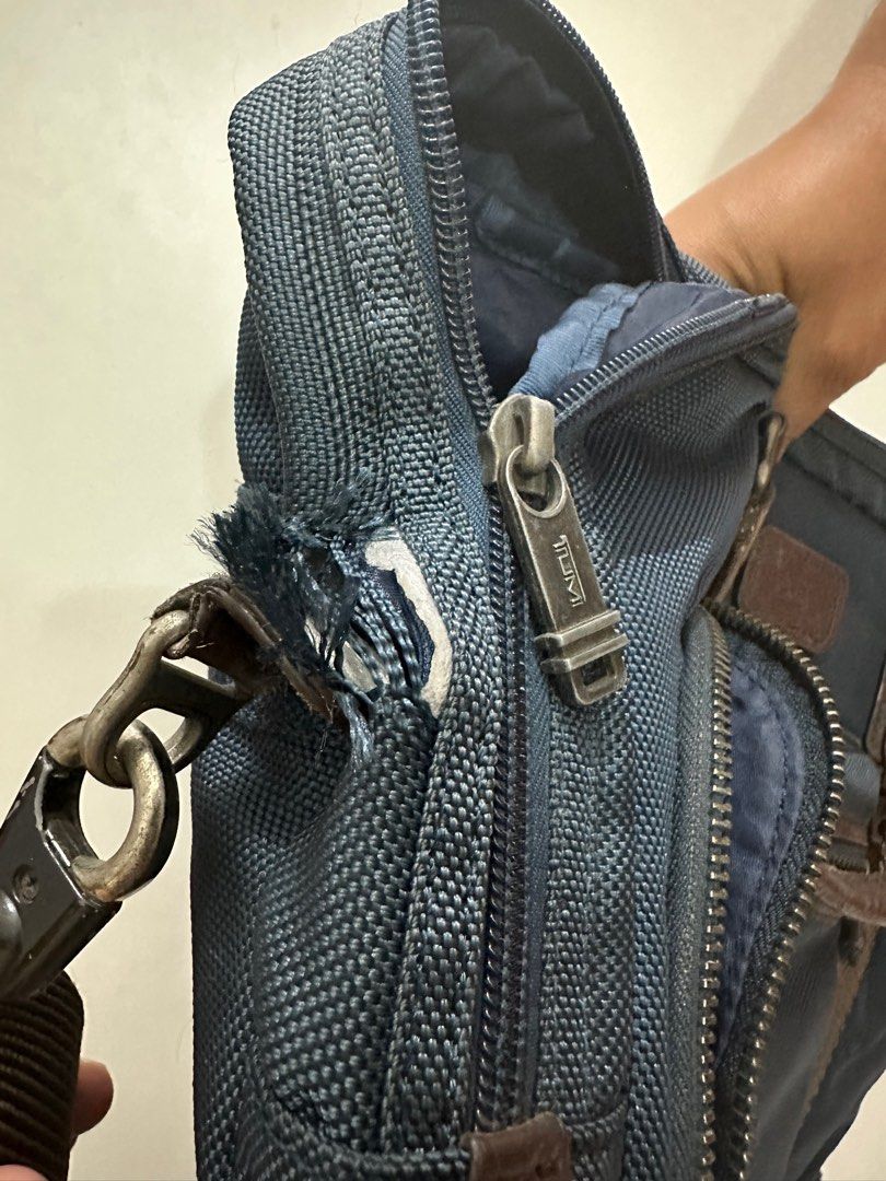 Tumi Authentic Blue, Barang Mewah, Tas & Dompet di Carousell