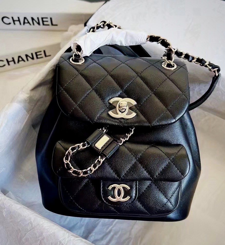 Chanel duma 小號 香奈兒 高顏質雙肩包 黑金 羊皮背包 質感無敵, 名牌精品, 精品包與皮夾在旋轉拍賣