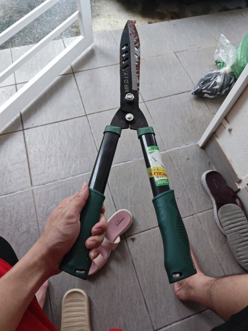 Grass cutter Mr DIY, Furniture & Home Living, Gardening, Grass Mowers ...