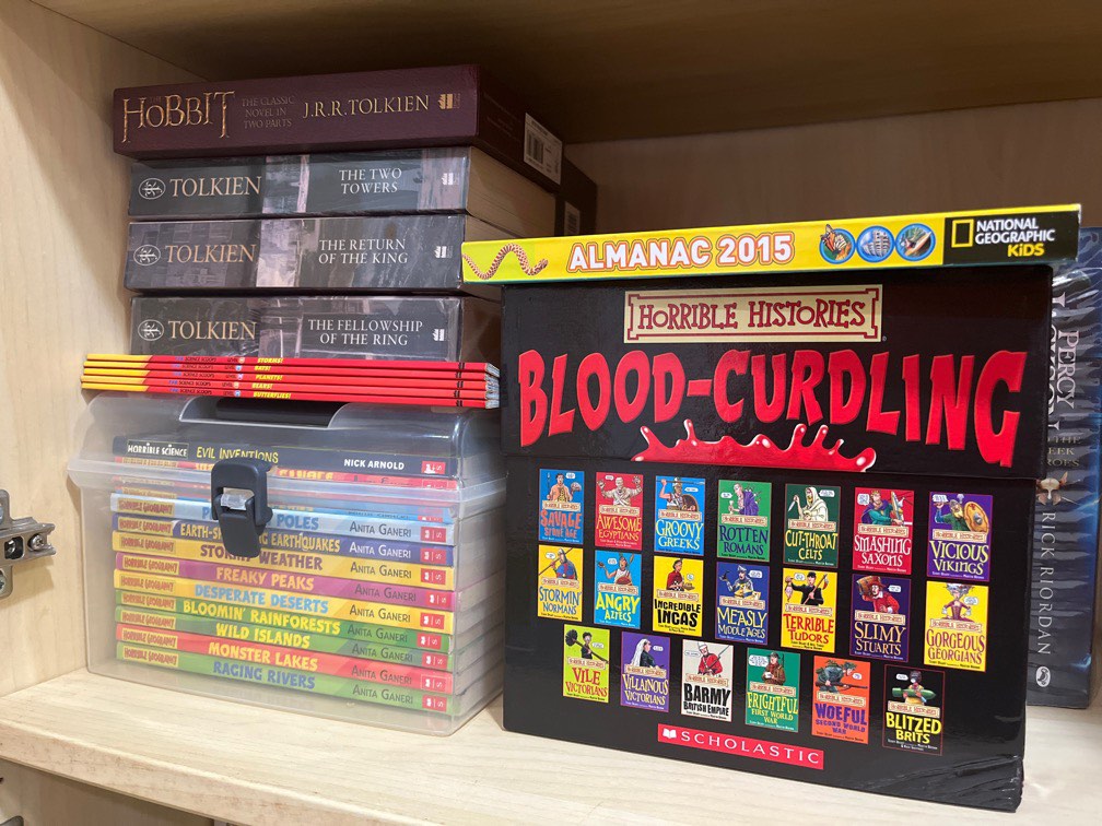 Hobbit/Tolkien/Michael Morpurgo/Horrible Science/Horrible History ...
