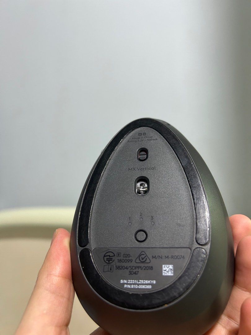 Logitech MX Vertical mouse, 電腦＆科技, 電腦周邊及配件, 電腦滑鼠及相關產品 - Carousell