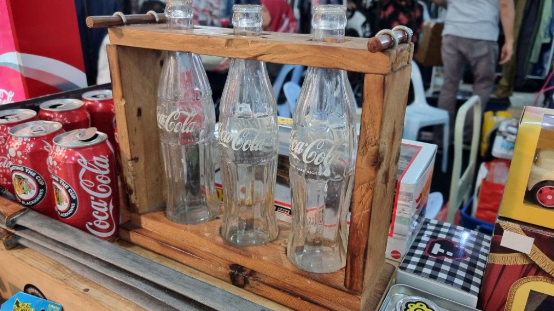 MALAYSIAN WHITE ACL COCA-COLA BOTTLE, Hobbies & Toys, Collectibles ...