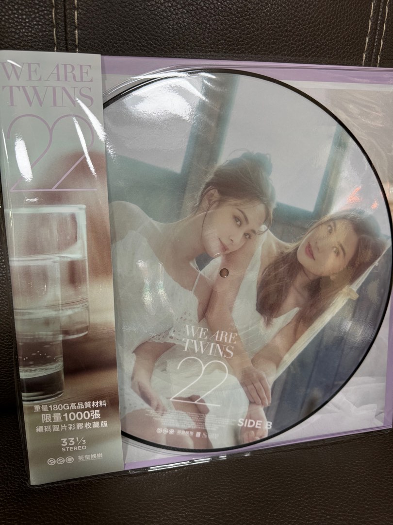 全新！We are Twins 22 彩膠 限量1000張, 興趣及遊戲, 音樂、樂器 & 配件, 音樂與媒體 - 黑膠碟 - Carousell
