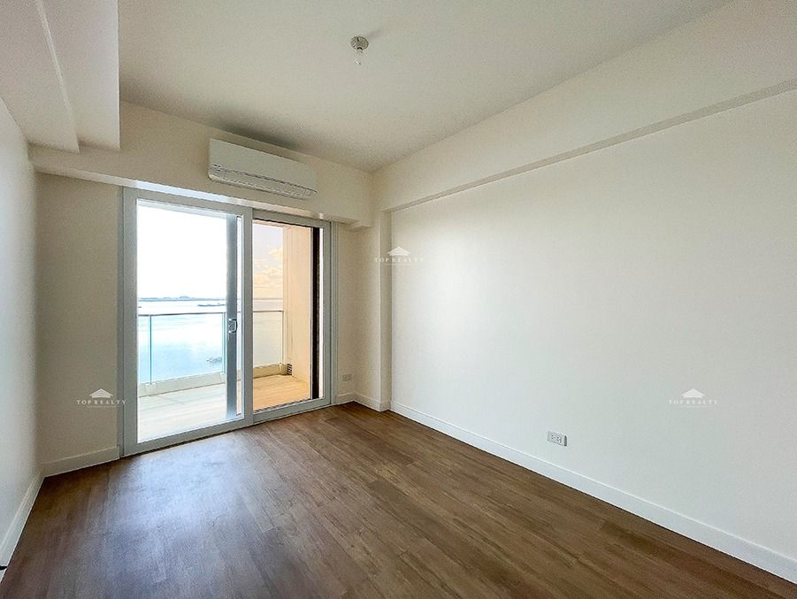 100 sqm Condo for Sale in Paranaque City, Oak Harbor Residences PRICE ...