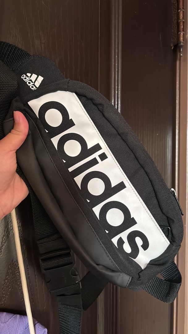 Adidas愛迪達 運動胸包/adidas chest pack /sacoche, 他的時尚, 包包與錢包, 腰包、手拿包在旋轉拍賣