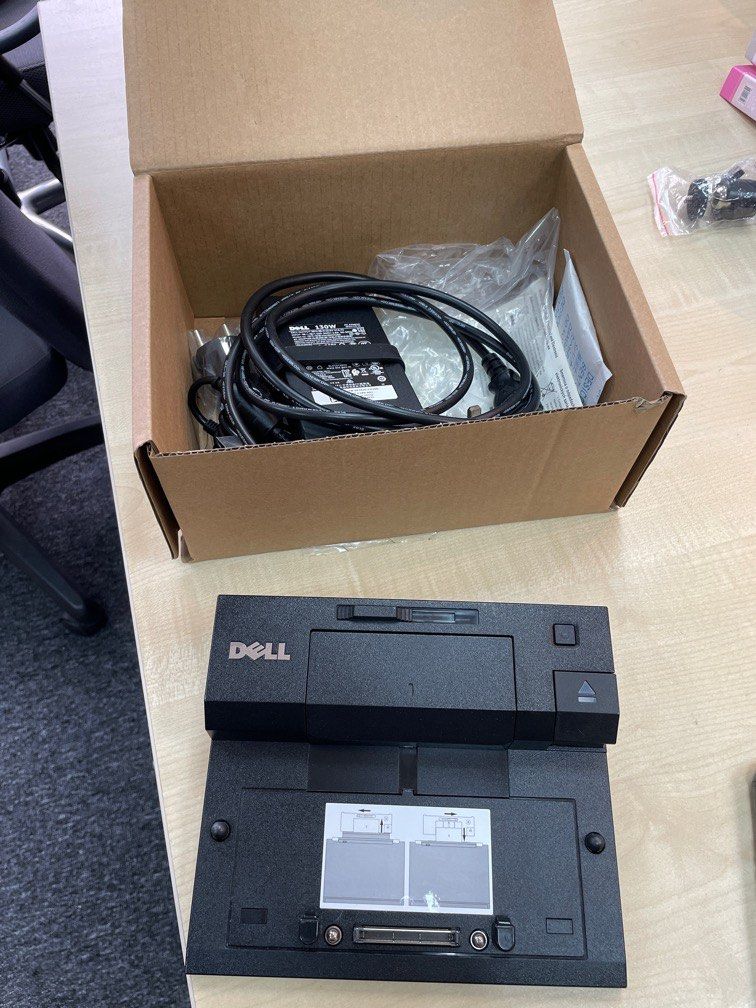 Docking station DELL, 電腦＆科技, 電腦周邊及配件, 電腦周邊產品 - Carousell