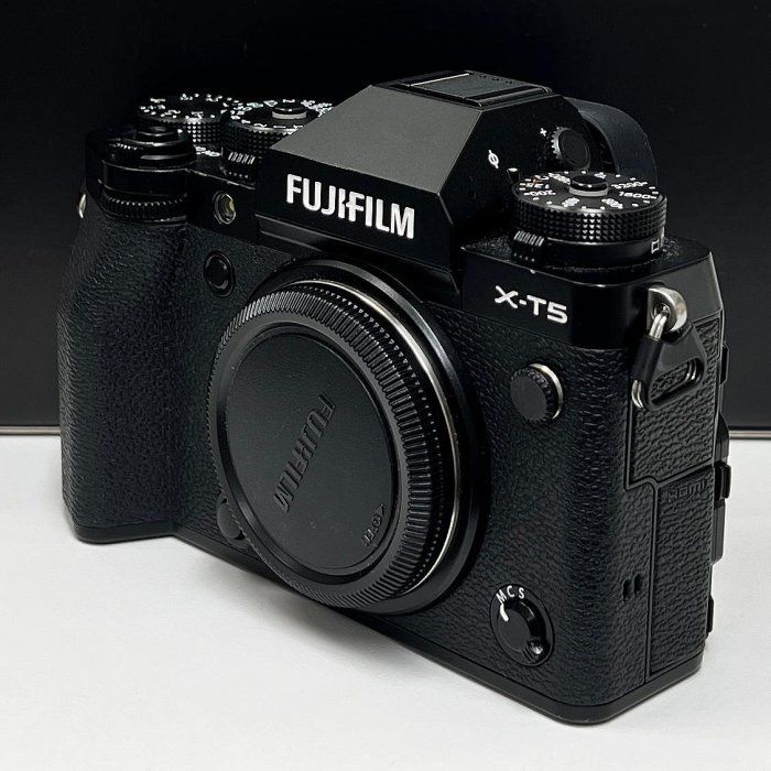 【蒐機王】Fujifilm X-T5 XT5 單機身 快門數 : 15973次【歡迎舊3C折抵】C7151-6, 相機攝影, 相機在旋轉拍賣
