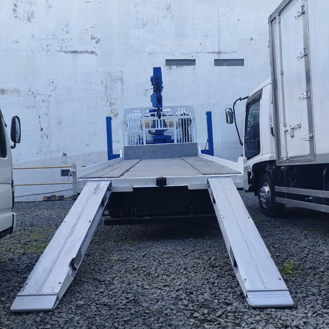 Isuzu Forward Self Loading Boomtruck 2.9tons 3 sections manual engine ...