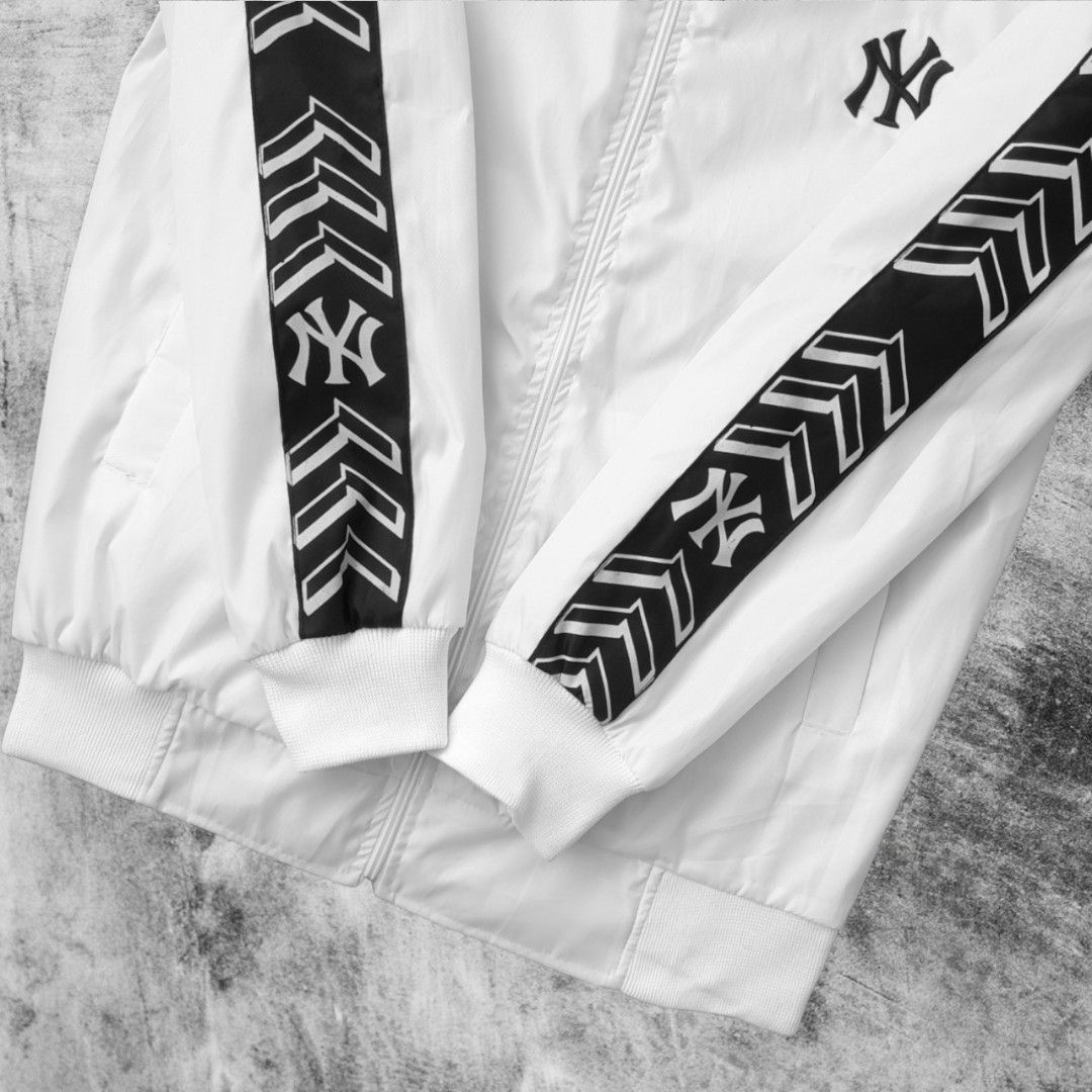 Jaket Tracktop MLB New York Yankees Putih, Fesyen Pria, Pakaian , Baju Luaran di Carousell