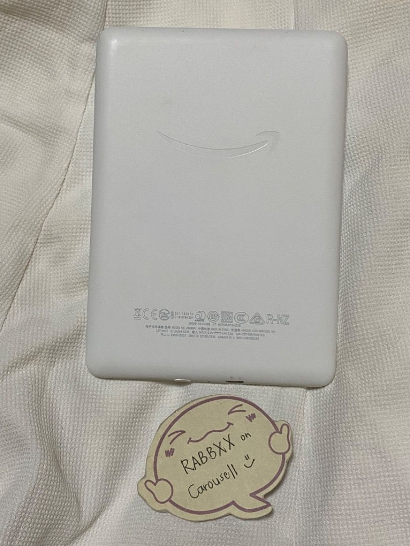KINDLE BASIC 2019 WHITE 8gb, Mobile Phones & Gadgets, E-Readers on ...