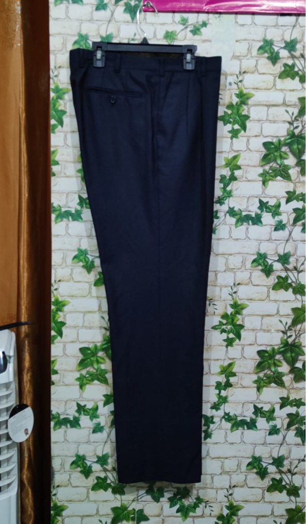 Musinsa standart, Fesyen Pria, Pakaian , Bawahan di Carousell