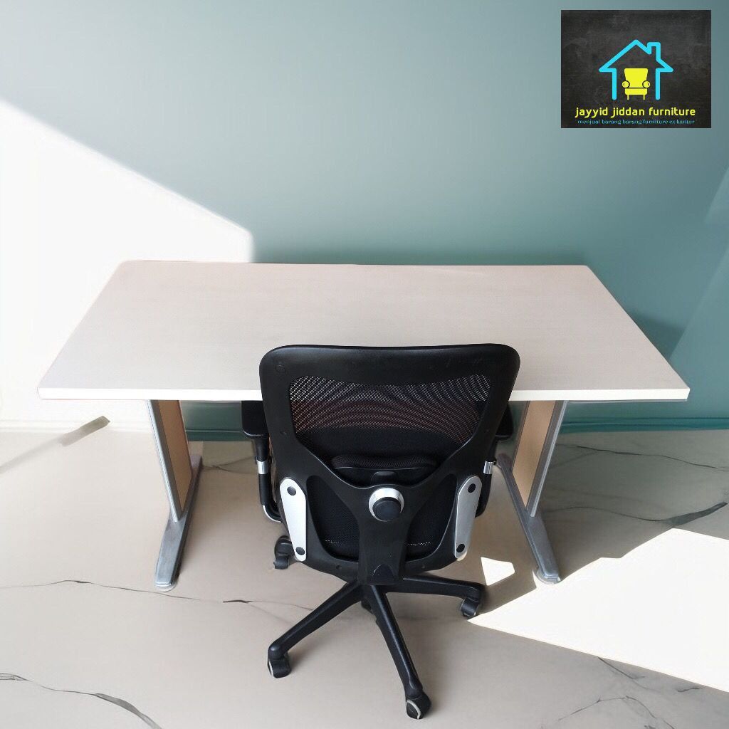 paket meja kantor 140 cream dan kursi kantor bennel, Perabotan Rumah di Carousell