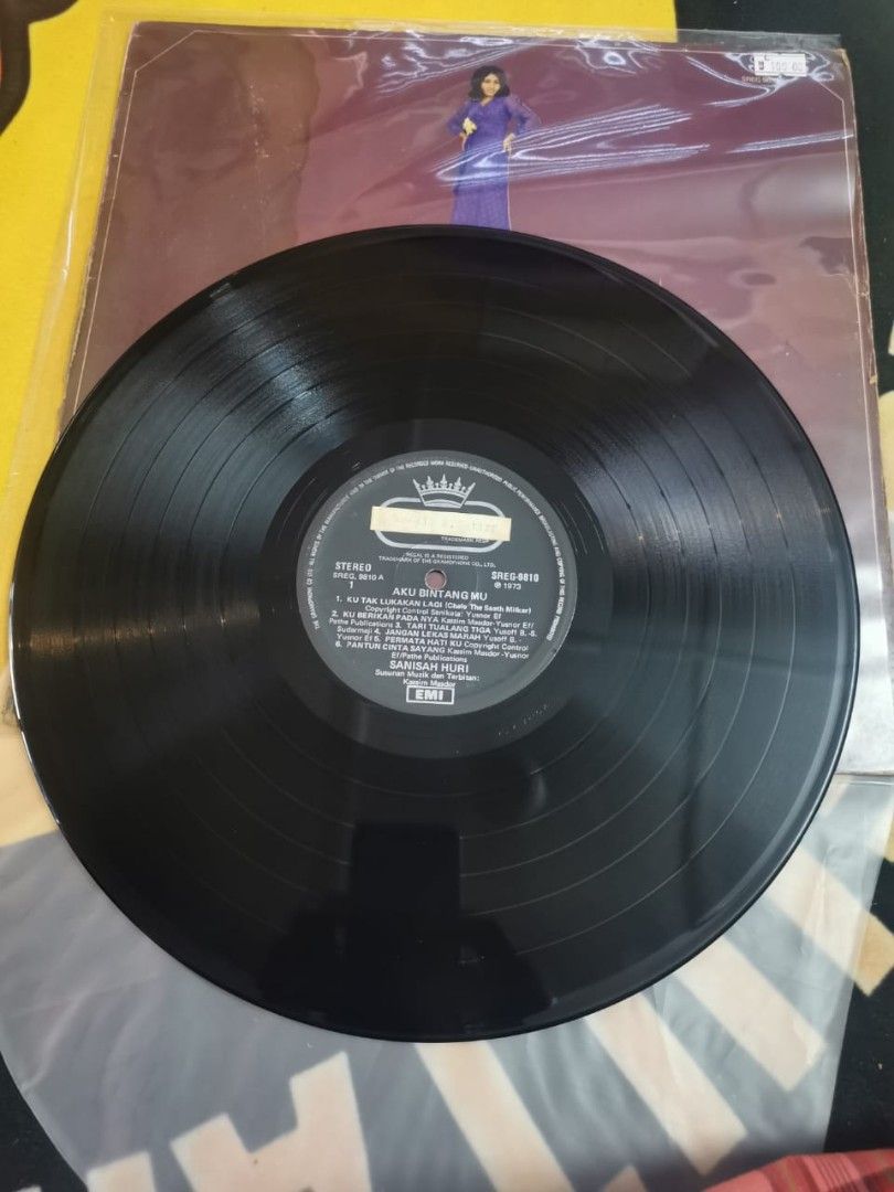 Sanisah Huri Piring Hitam LP Record, Hobbies & Toys, Music & Media ...