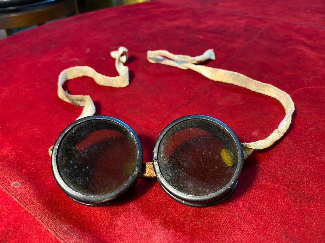 Ww2 Military Goggles stamped year 1942 with original metal case ...