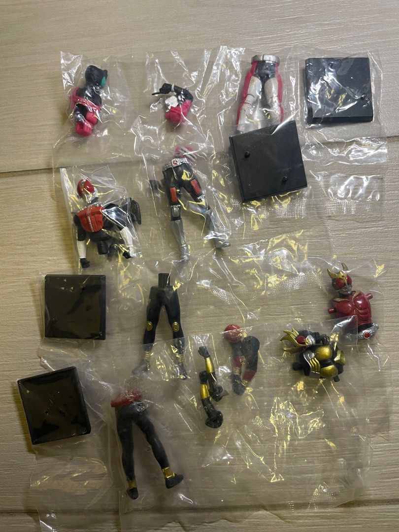 帽面超人 扭蛋 企台 絕版 未開封 Kuuga Den-O Decade Agito, 興趣及遊戲, 玩具 & 遊戲類 - Carousell