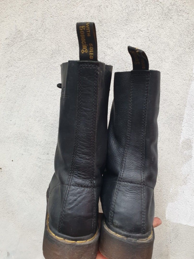 Dr Martens 1460 Original, Fesyen Wanita, Sepatu di Carousell