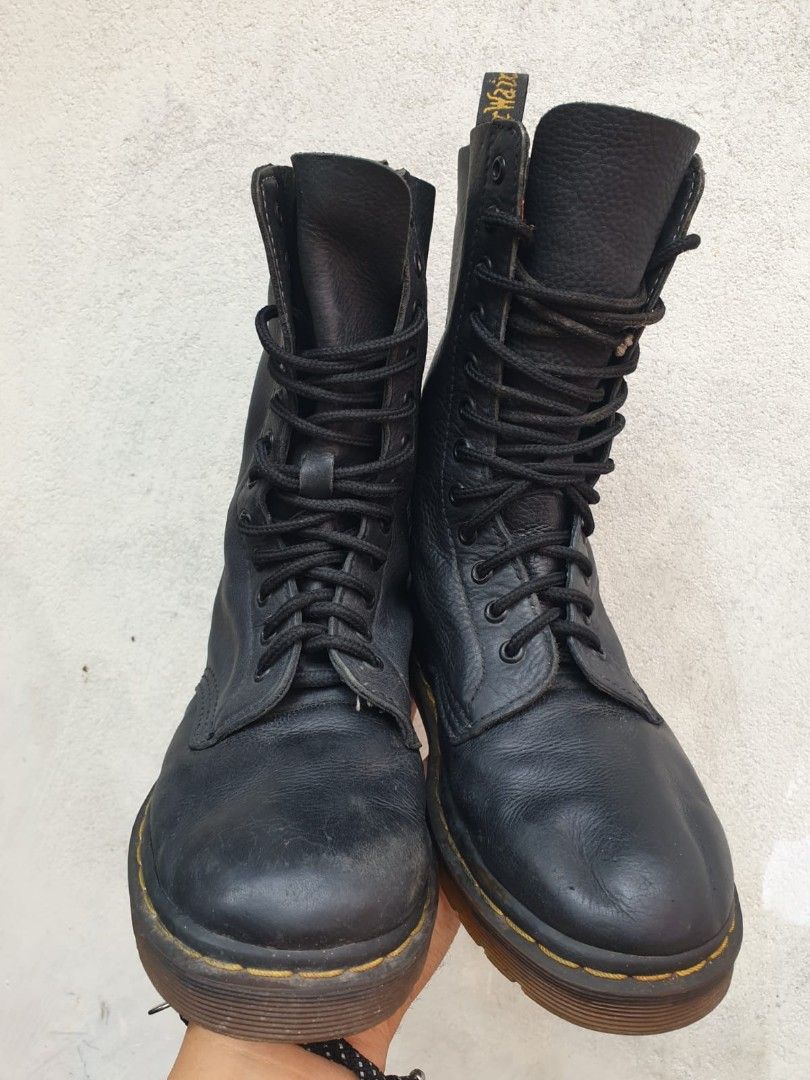 Dr Martens 1460 Original, Fesyen Wanita, Sepatu di Carousell