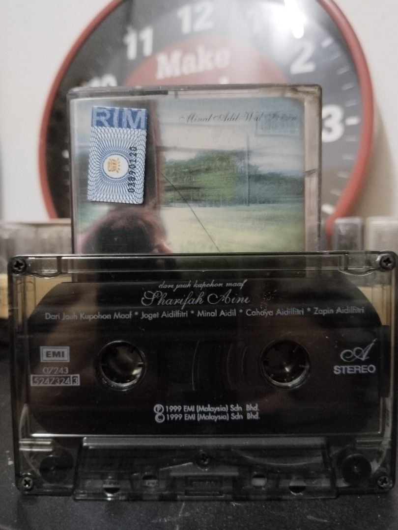 Kaset raya Sharifah Aini, Hobbies & Toys, Music & Media, CDs & DVDs on Carousell
