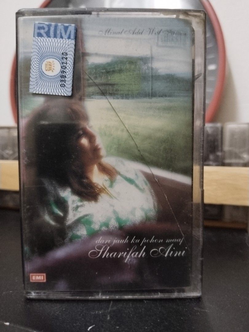 Kaset raya Sharifah Aini, Hobbies & Toys, Music & Media, CDs & DVDs on Carousell