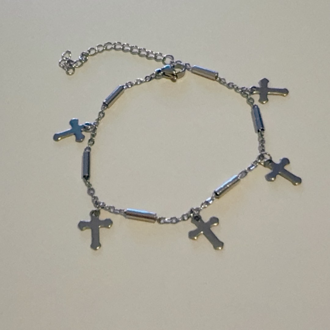 Mini cross bracelet, Women's Fashion, Jewelry & Organisers, Bracelets on Carousell