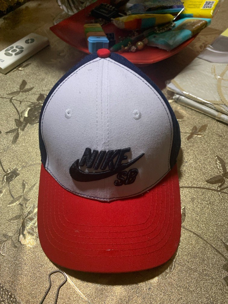 Nike SB Cap, Men's Fashion, Watches & Accessories, Caps & Hats on Carousell