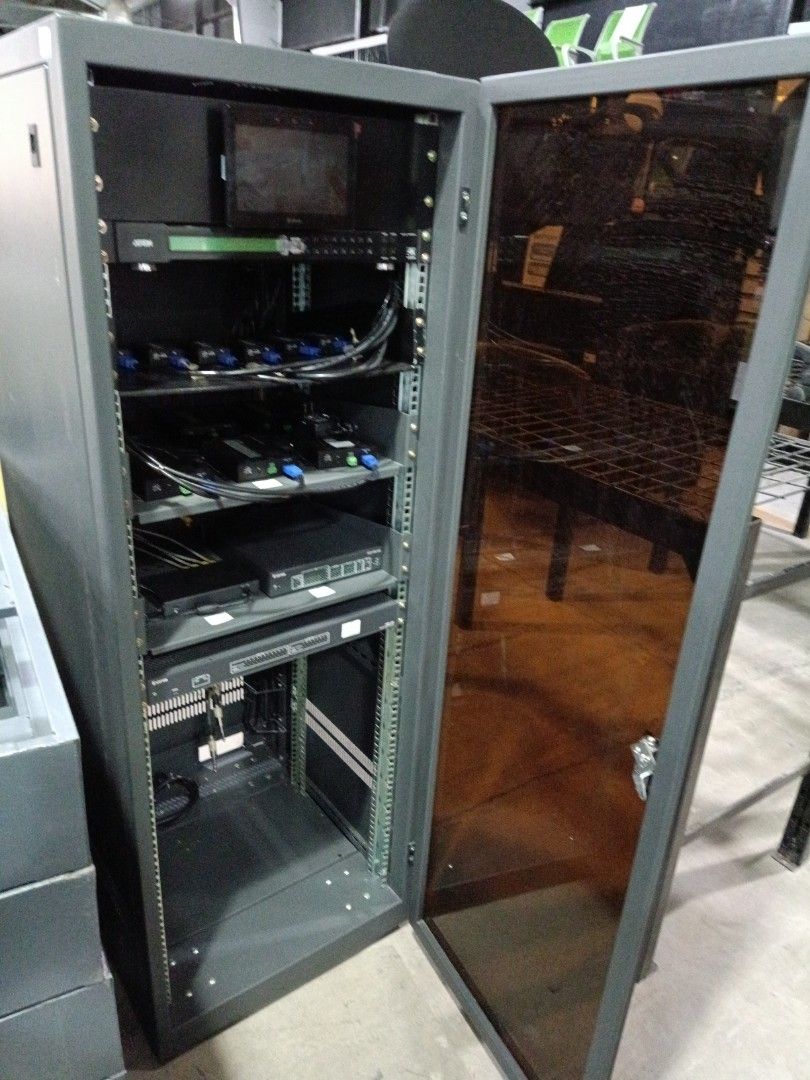 Server rack hdmi extender, Everything Else, Others on Carousell