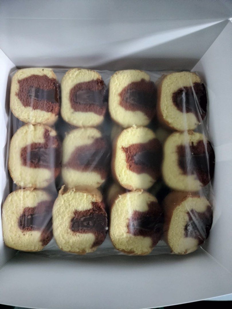 Tapak kuda & swissrolls, Food & Drinks, Homemade Bakes on Carousell