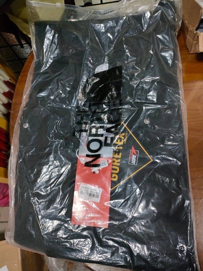 The North Face men's 1990 Classic Outdoor Waterproof Windbreaker Jacket ...