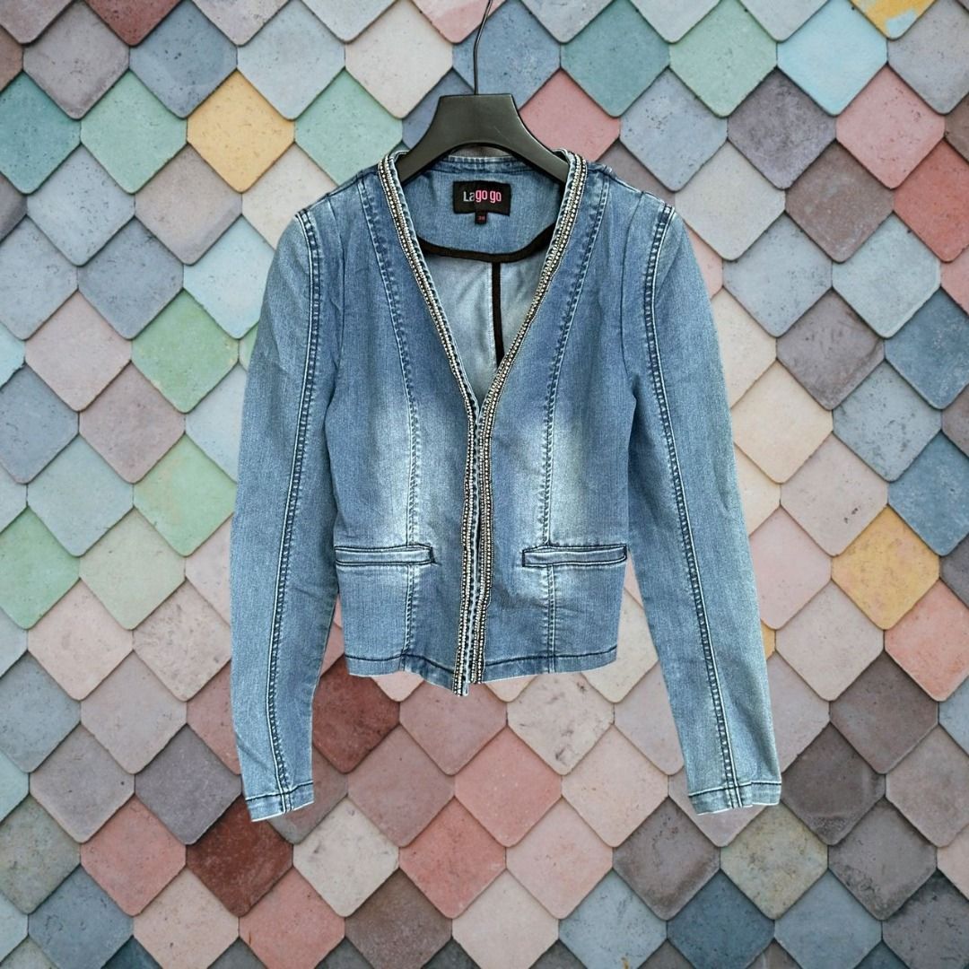 二手 LAGOGO 上海製 藍 九成二新 彈性復古水鑽V領單扣腰身短版38 牛仔 外套 VB0208﹝凡賽蘇﹞, 她的時尚, 外套、夾克、大衣在旋轉拍賣