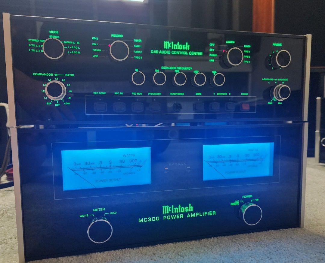 Mcintosh c40 preamplifier with mc300 stereo power amplifier, Audio ...