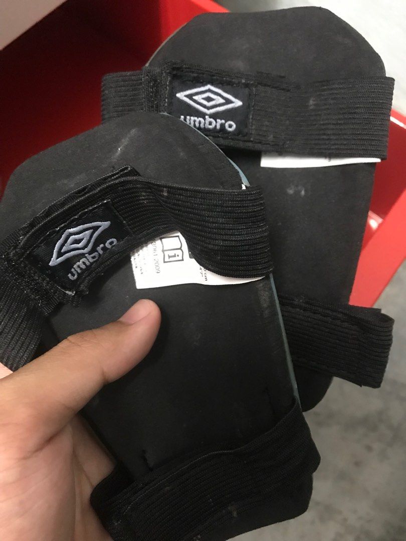 Shin pad Umbro, Sports Equipment, Sports & Games, Racket & Ball Sports ...