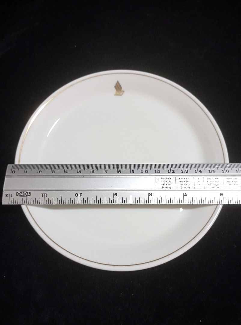 Sia Singapore airlines plate white price for 1, Hobbies & Toys ...