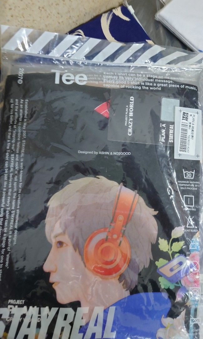 Stayreal PLAN A 純真世界T M號, 書籍、休閒與玩具, 收藏、紀念品, 明星週邊在旋轉拍賣