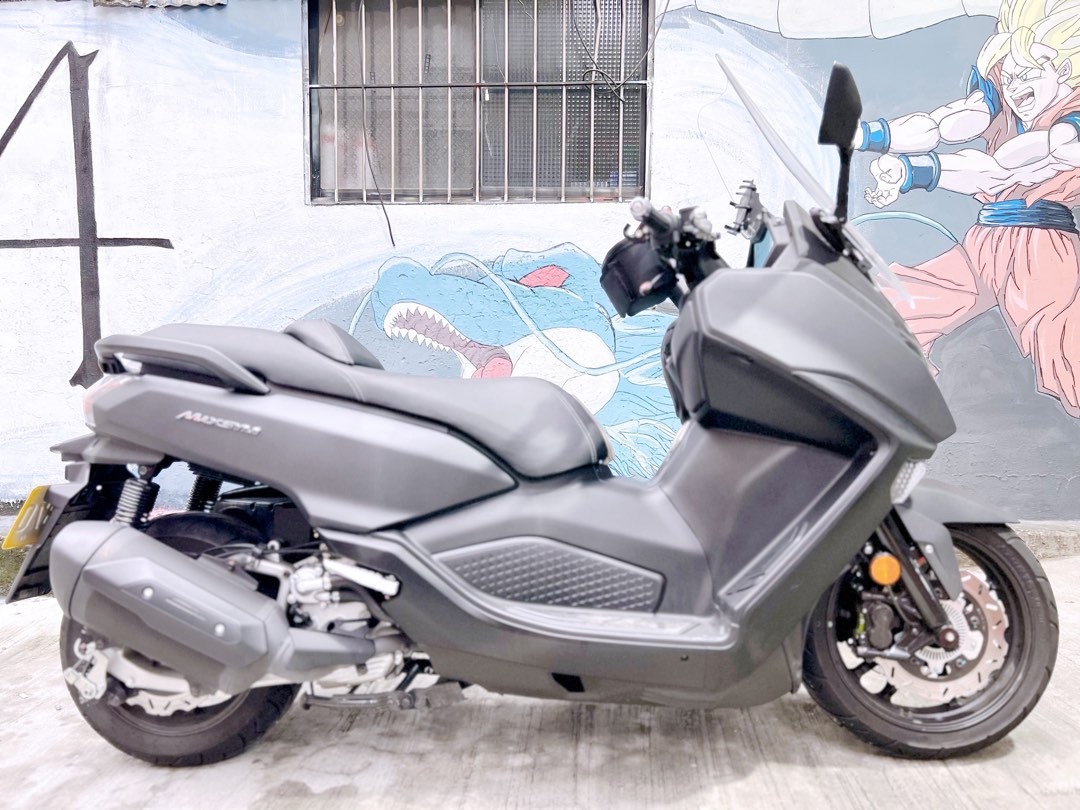 SYM MAXSYM400, 機車, 重機在旋轉拍賣