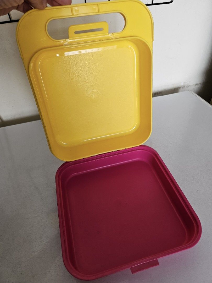 Tupperware Kiddie Fun box, Bayi & Anak, Perawatan & Makanan Anak di ...