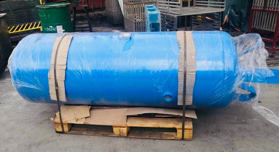 Vertical Air Tank 1000 Liters, Commercial & Industrial, Construction ...