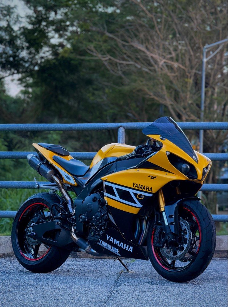 Yamaha YZF R1 Crossplane , Motorbikes on Carousell