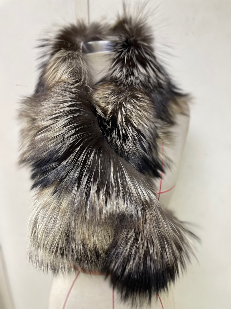 Finnish fox pull through scarf 3.5x 40”, 女裝, 手錶及配件, 絲巾 - Carousell