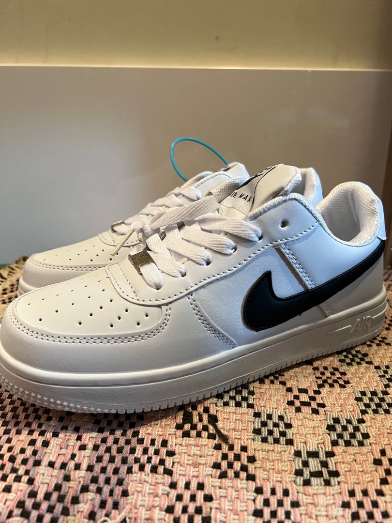 Nike Air Force 空軍, 她的時尚, 鞋類, 平底鞋、休閒鞋在旋轉拍賣