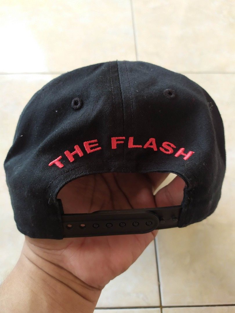 Topi The Flash, Fesyen Pria, Aksesoris, Topi di Carousell