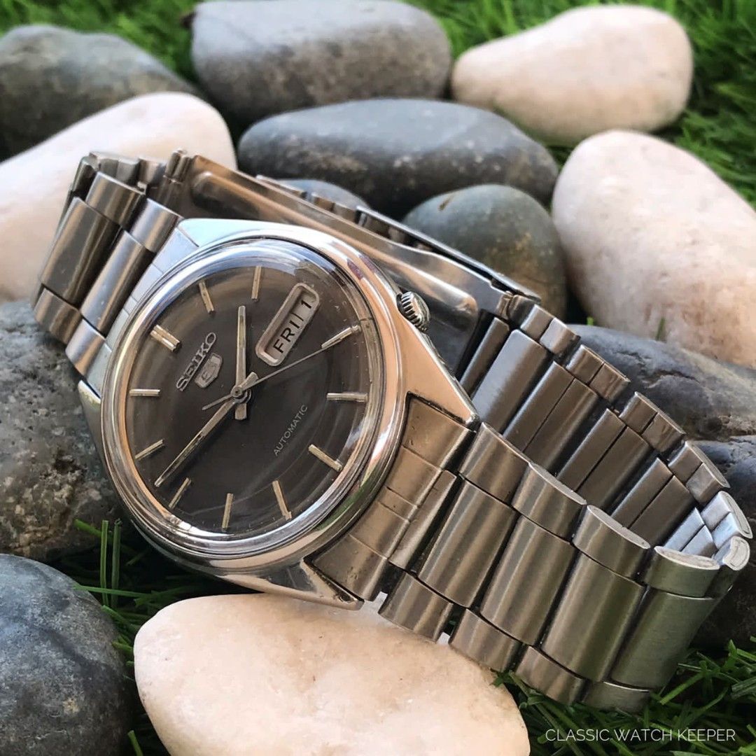 1980's SEIKO 5 automatic vintage watch, Luxury, Watches on Carousell