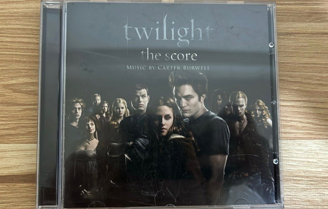 暮光之城－無懼的愛 電影配樂 TWILIGHT (The Score), 書籍、休閒與玩具, 樂器、音樂相關, CD、DVD在旋轉拍賣
