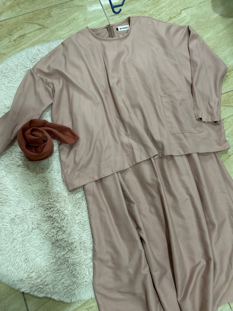 GE CLASSIC DAISY SUIT, Women's Fashion, Muslimah Fashion, Baju Kurung ...