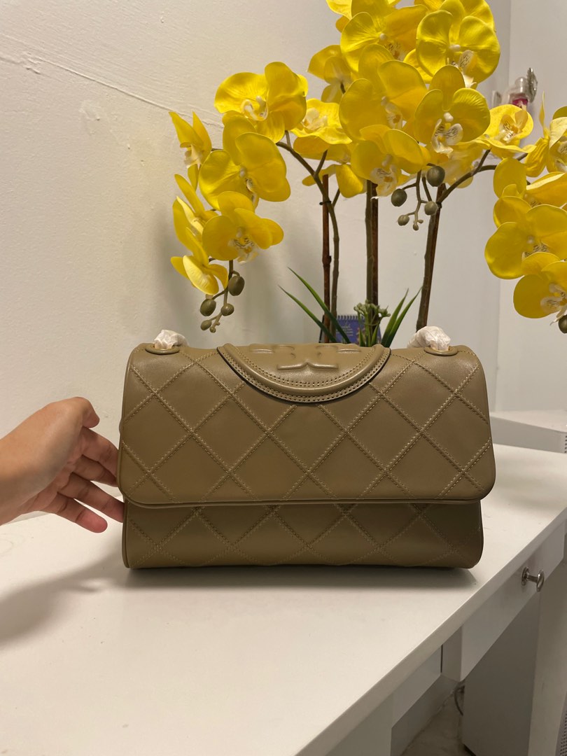 Tory Burch Fleming Soft Shoulder Bag in Pebblestone (Medium), Luxury ...