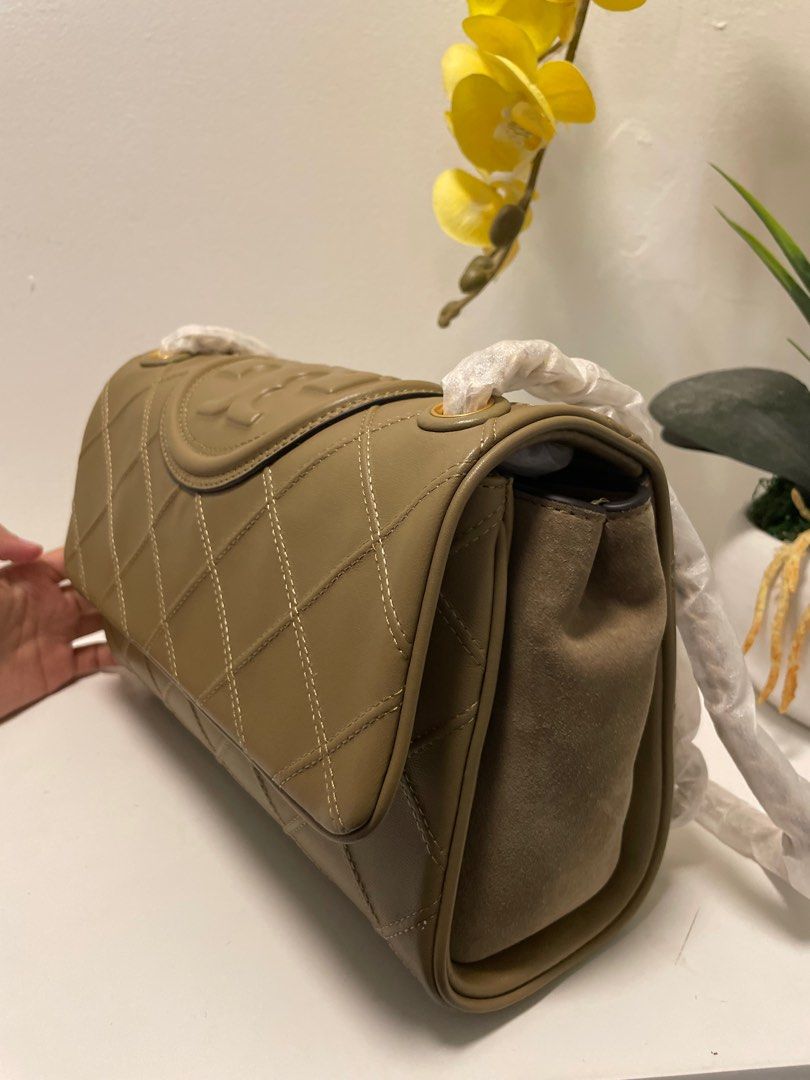 Tory Burch Fleming Soft Shoulder Bag in Pebblestone (Medium), Luxury ...