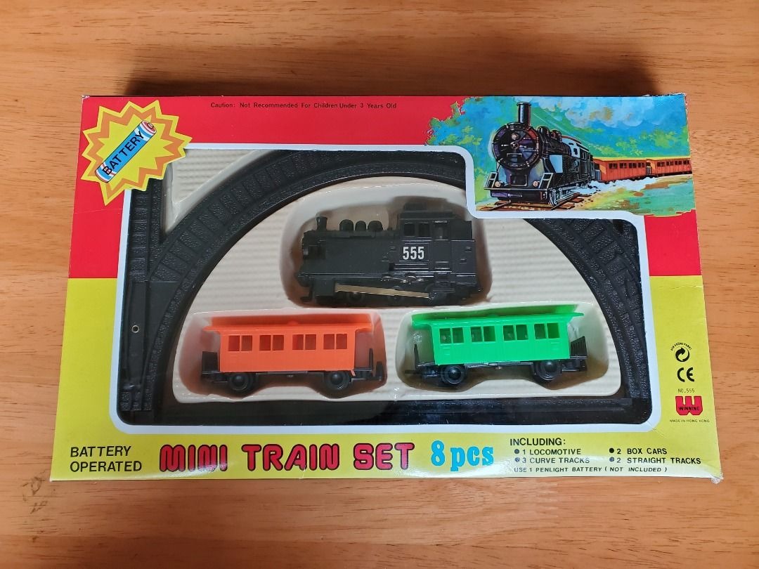 香港製造 Mini Train Set with Tracks (battery operated), 興趣及遊戲, 收藏品及紀念品, 古董 ...