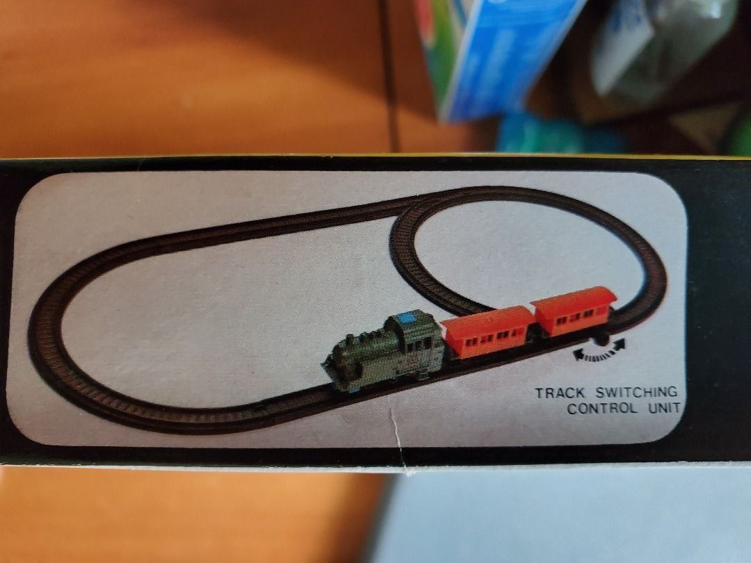 香港製造 Mini Train Set with Tracks (battery operated), 興趣及遊戲, 收藏品及紀念品, 古董 ...