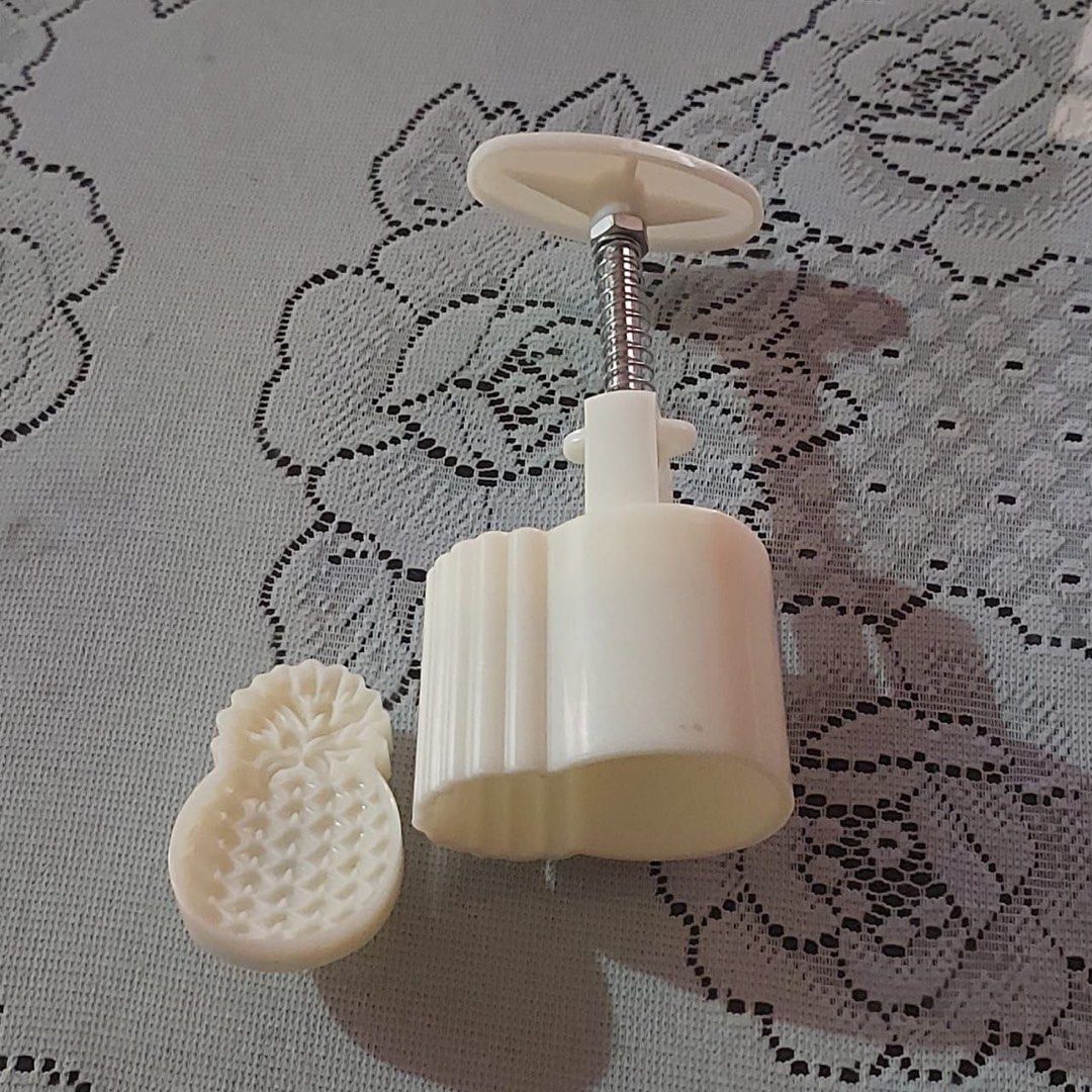 Acuan kuih tart nenas, Furniture & Home Living, Kitchenware & Tableware ...