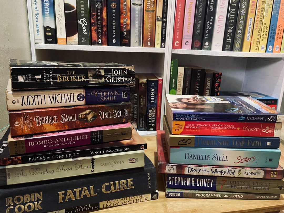 Book bundle (15 books) Danielle steel, John Grisham, Stephen Covey ...